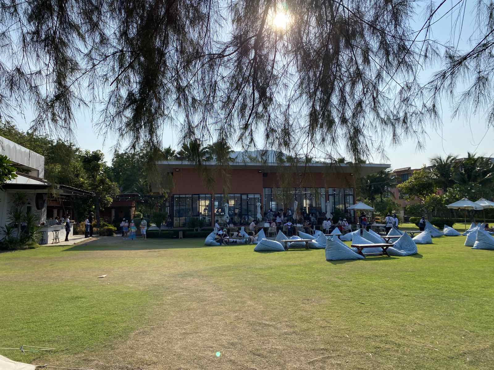 A Cafe with a Beach View: Eureka Beach Cafe in Hua Hin – Mark x Abi