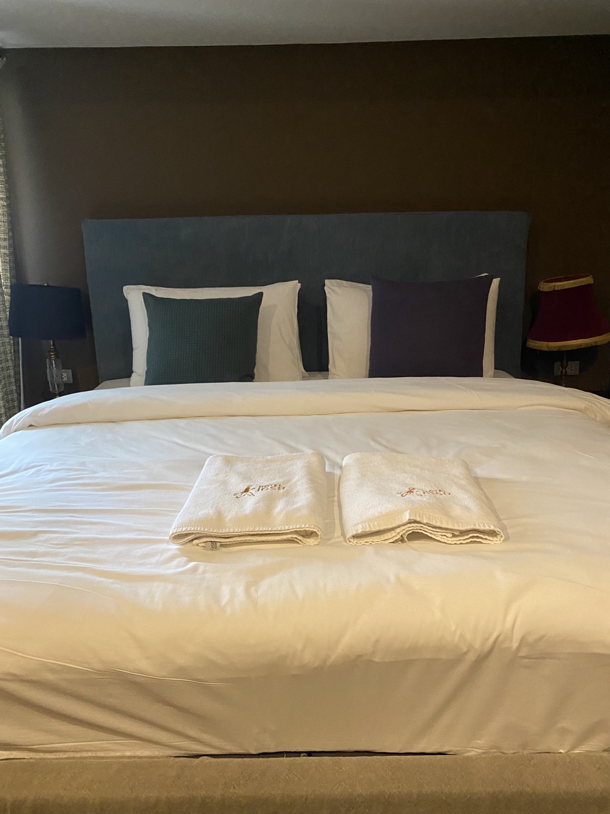 Josh Hotel Review: A Scene Off a Wes Anderson Film – Mark x Abi